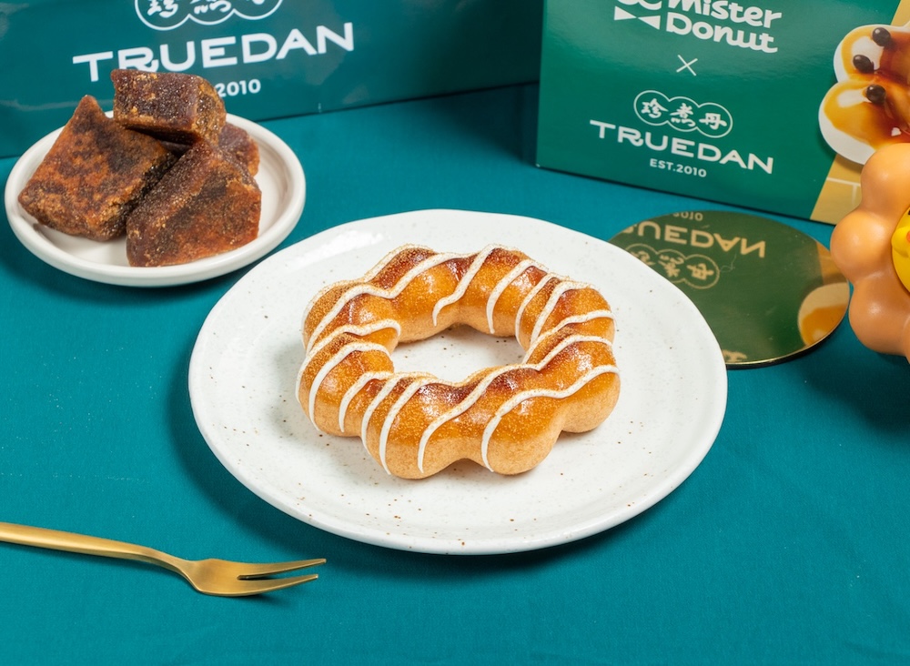 【全台】竟開賣手搖！ Mister Donut「首度聯名珍煮丹」推黑糖甜甜圈 「黑糖奶香波堤」還原珍奶香 - Foody 吃貨