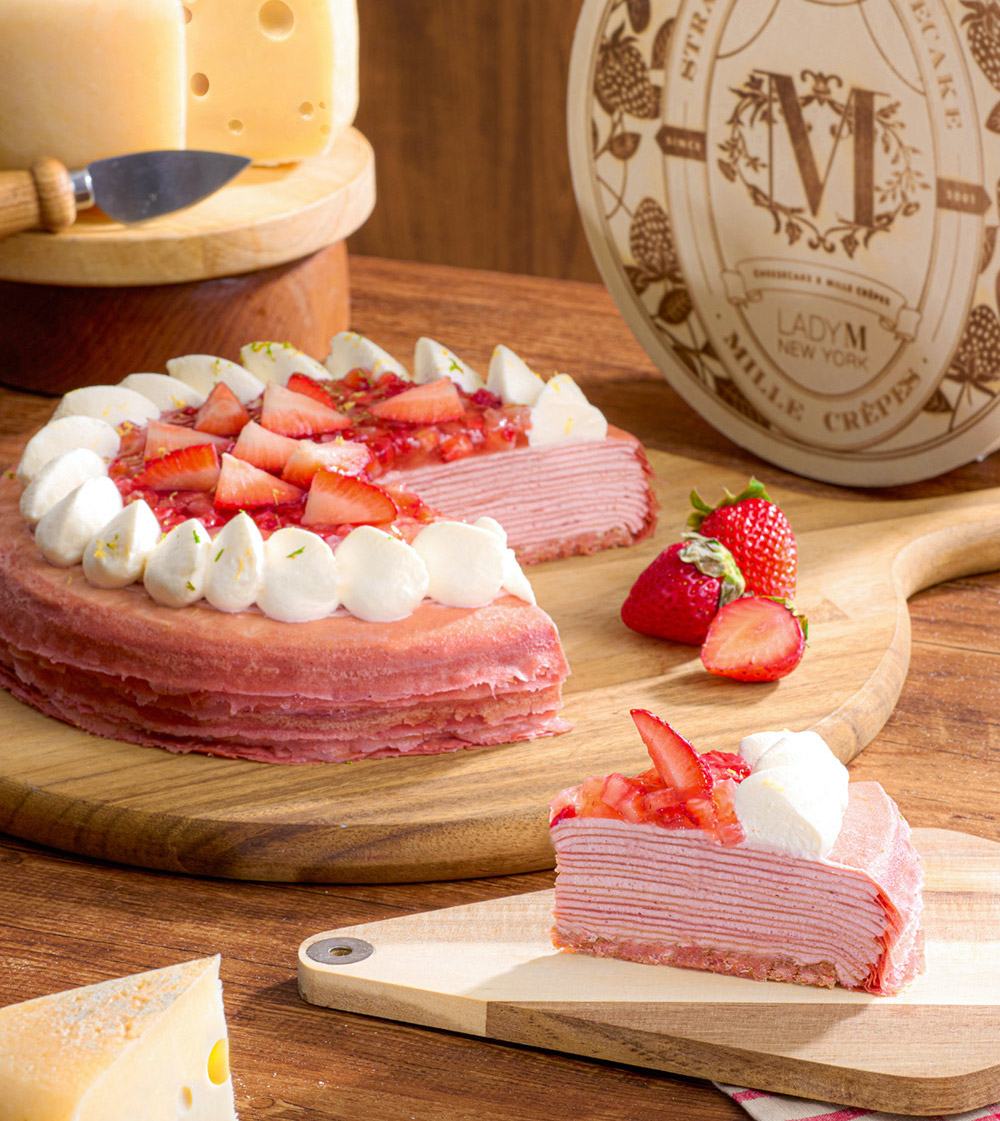 【全台】草莓控準備衝！ Lady M全新「草莓起司千層」登場 酸甜口感+濃郁起司味道別錯過 - Foody 吃貨